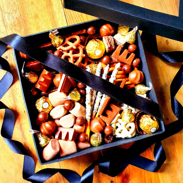 Square Chocolate Love Box - Online Gift Delivery - Philippines Online ...