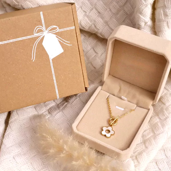 Pia Flower Necklace - Online Gift Delivery - Philippines Online Flowers ...