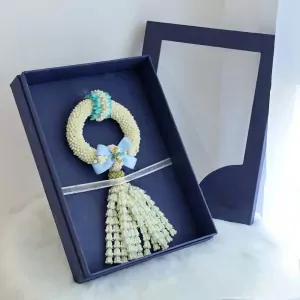 Light Blue Fresh Garland | Online gift Delivery | Flower delivery ...