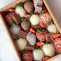Berrylicious Bites 16 Pieces | Online gift Delivery | Flower delivery ...