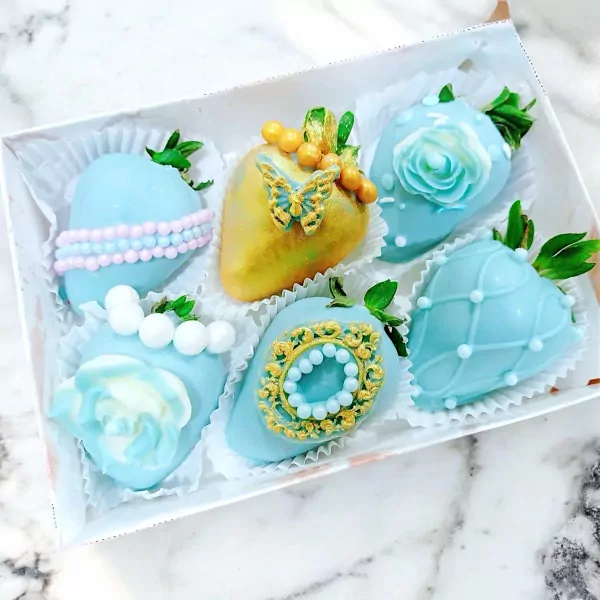 Blue and Gold Chocolate Covered Strawberries - Potico.co.th | Same-Day ...