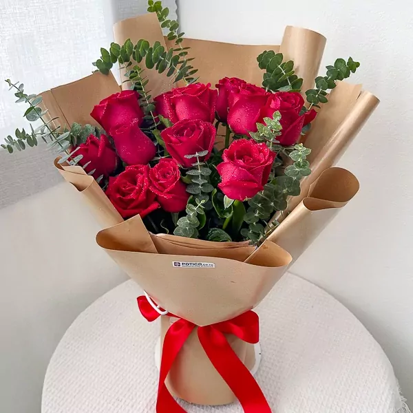 Combo Roses and Chocolates - Potico.co.th | Same-Day Flower Delivery ...